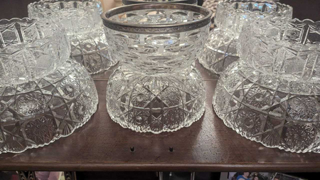 продам чешские хрустальные вазы