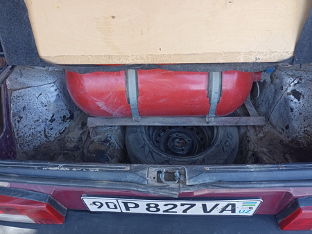 Vaz 2108 sotiladi