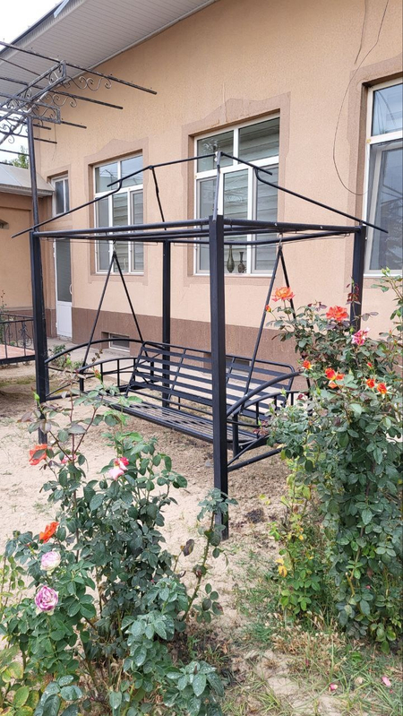 Садовая качеля. Б/У Размер 235×150, высота 250см, цена 1,5 млн торг у