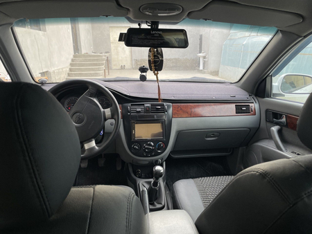 Chevrolet Lasetti 1.8 sotiladi srochna !!!