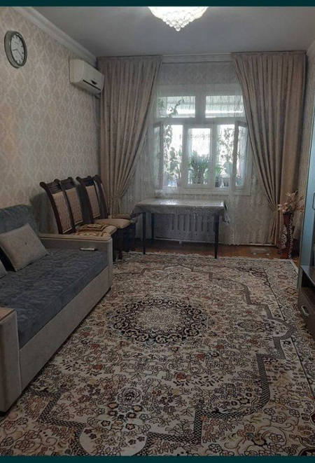 Юнусабад 11 кв, 2/4/4 продается квартира,
