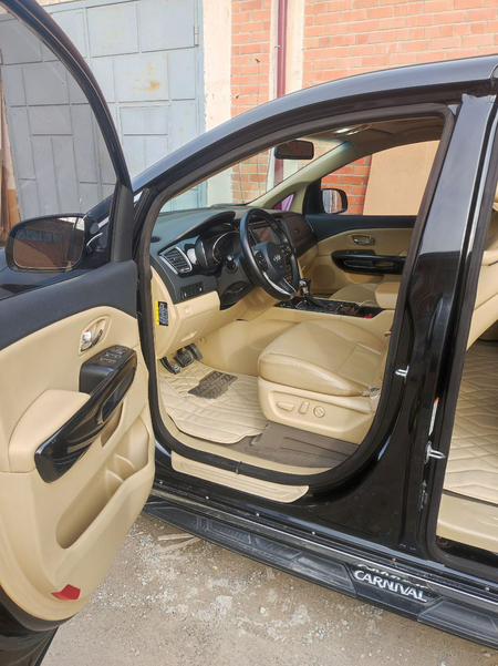 Kia carnival sotiladi
