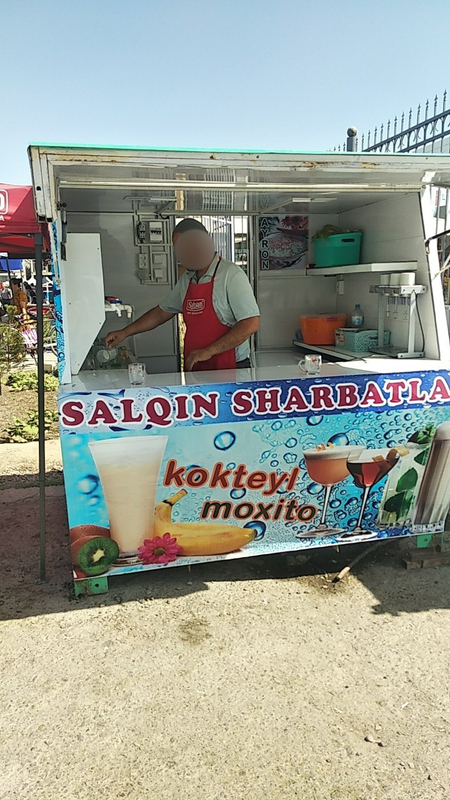 Ko'chma do'kon suv kokteylga moslangan