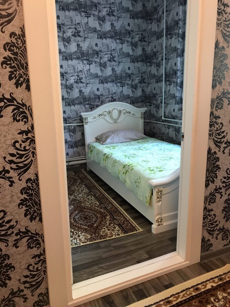 Максим Горький 1в2х комнатная 400