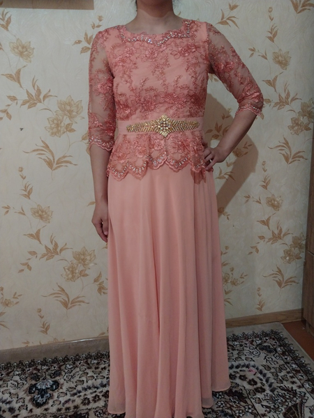 Oqshom uchun ko'ylak