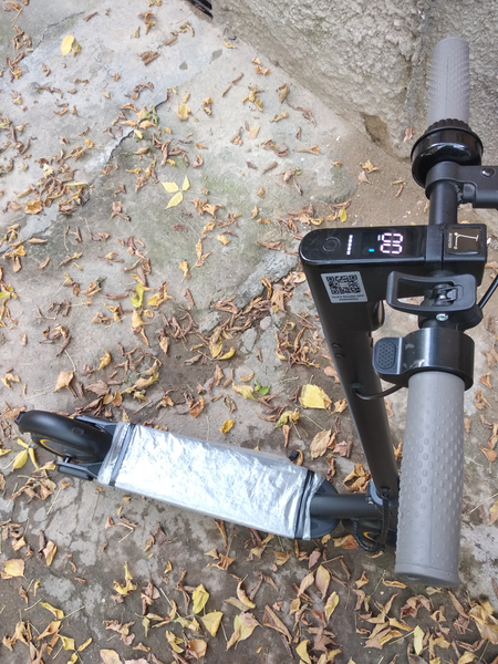 Продаю GMax scooter электросамакат запас хода 50/60км пачти новый.