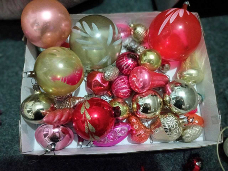 Новогодние украшения и игрушки
