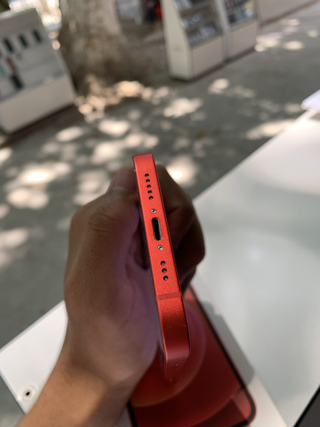 Iphone 12 red.