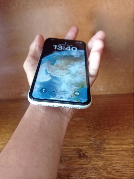 Iphone xr sotiladi