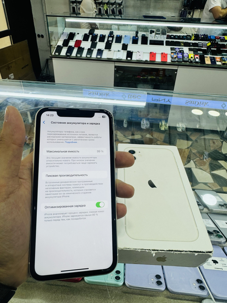 iPhone 11  128 gb white yengide 99%