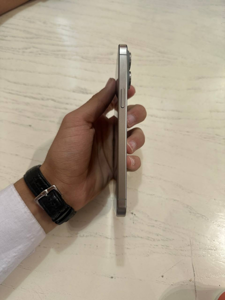 Iphone 15 pro max srochno sotiladi