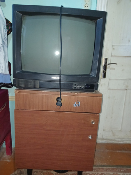 Rassiskiy Daewoo televizor + patstavka