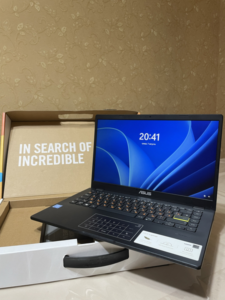 ASUS VivoBook 14