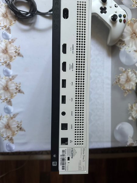 Продам Xbox one s 1TB