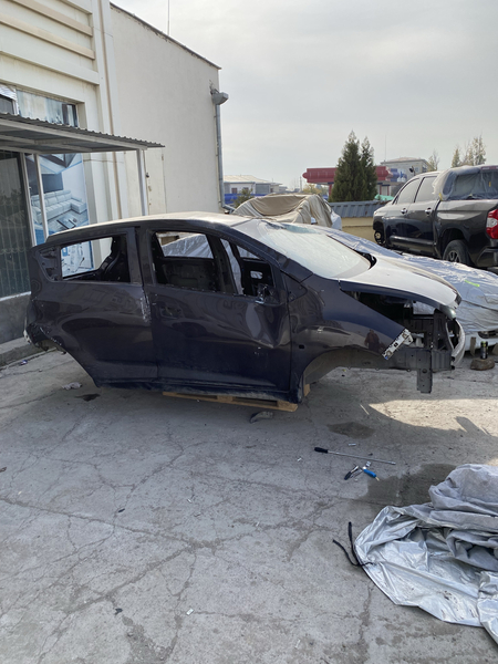 Spark kuzov sotiladi