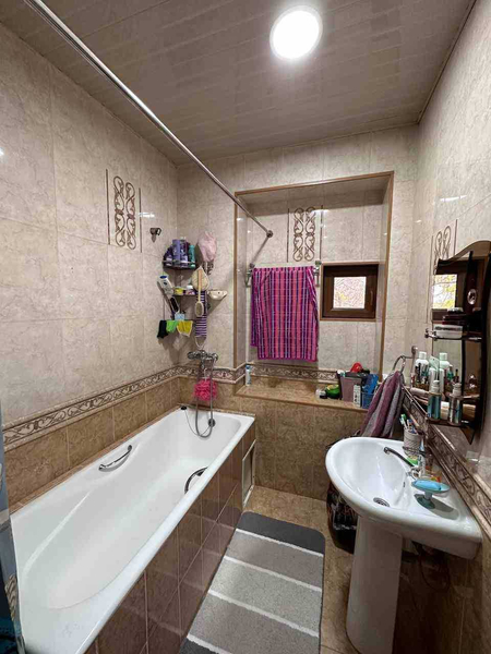 ул.Ш.Руставели Школа№ 160 3-комнатная 3/3 70 м² ремонт выс.пот