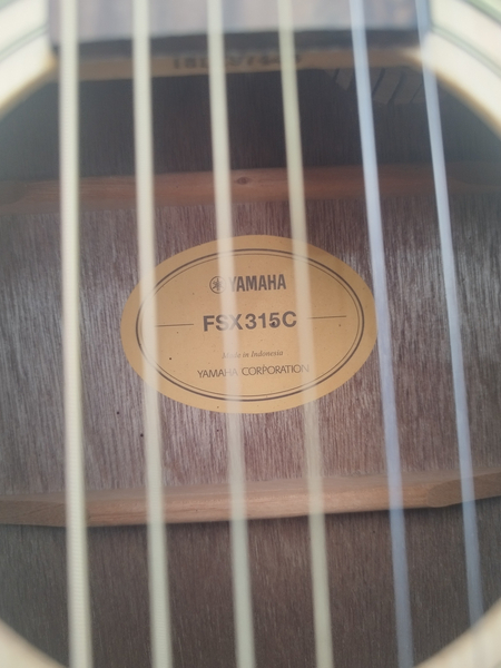 Gitara Yamaha FSX315C SOTILADI