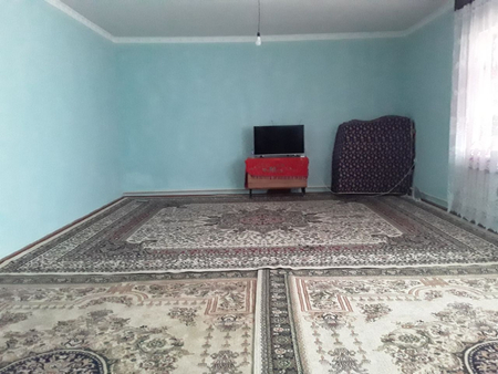 Hamma qulayliklarga ega hovli sotiladi