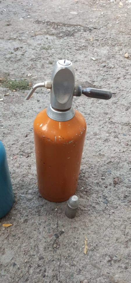 Продам 2 сифона алюминиевых для газирования воды СССР