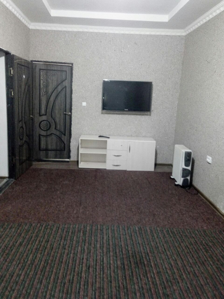 Sergili 5metro 1xona 3etaj dom srochna arendaga beriladi
