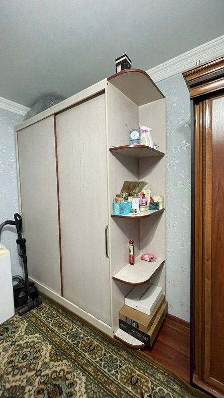 Продаю плотиной шкаф