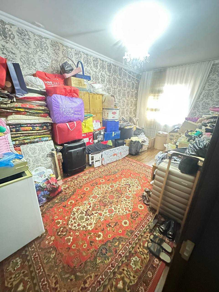 4 хонали Берунийда 8- каватда срочно сотилади, майдони 105 м2, панель