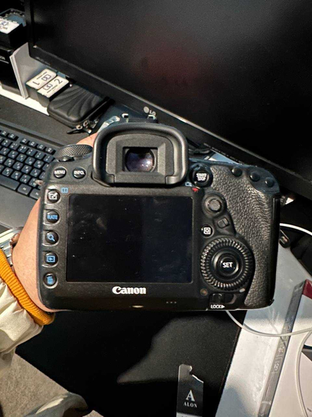 Canon 5D mark IV 24/105 II pokoleniya sotiladi+ korobka dokument