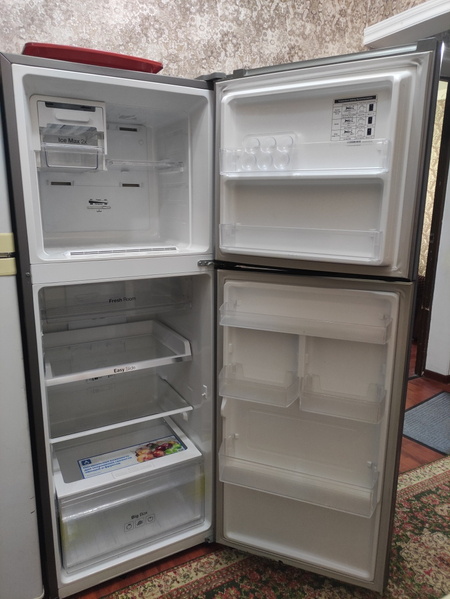 Холодильник SAMSUNG digitalinverter compressor RT29FARADWW.
