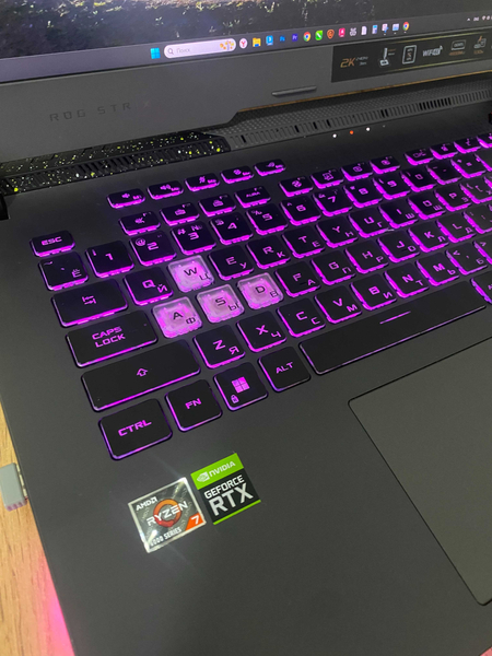 Asus Rog Strix 7-6800H/32GB DDR5/2TB SSD/RTX 3060 6 Gb/15.6 240Hz 2K