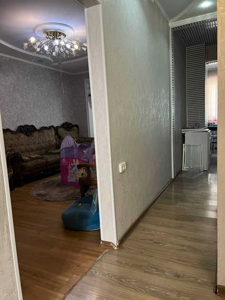 Улучшенная планировка 4/1/4 Улица Феруза евро квартира (J3506)