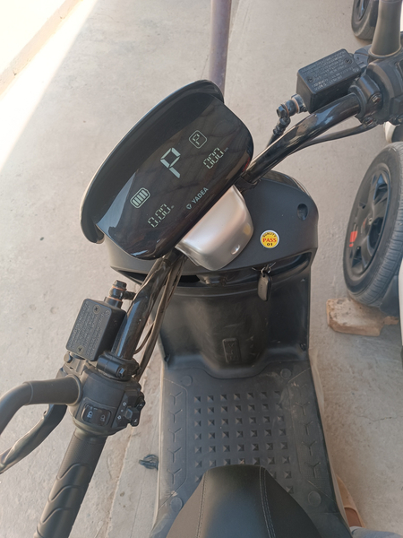 Skuter YADEA E8S zaryadli 120 km yuradi bir tuliqi bilan 55 km tezligi