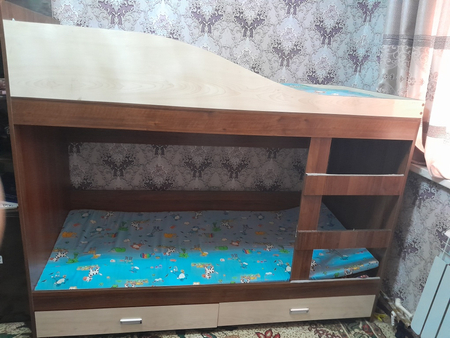 Болалар дивани срочна сотилади