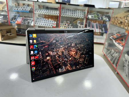 Hp spectre core i7 40 kun ishlatilgan yangidek 4k ekran
