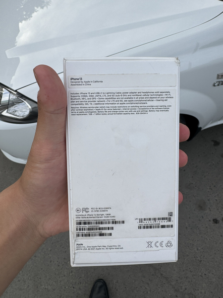 Телефон Iphone 13