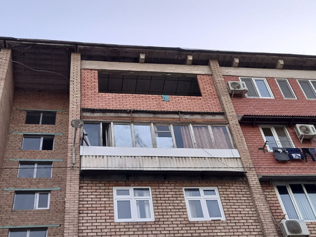 Кладка кирпича на балконе.