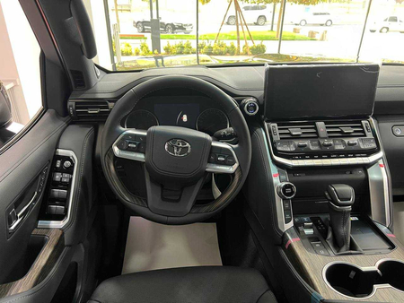 Toyota Land Cruiser 300 Luxe 3.5L 7 местный 2023