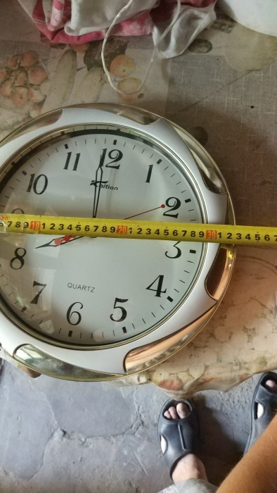 Часы настенные диаметр-33см.