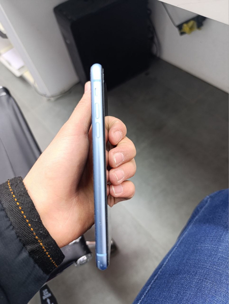 Iphone xr 64…..83%