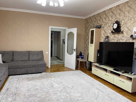 Жизнь рядом с метро Буюк Ипак Йули: квартира 3/9: (J3470)