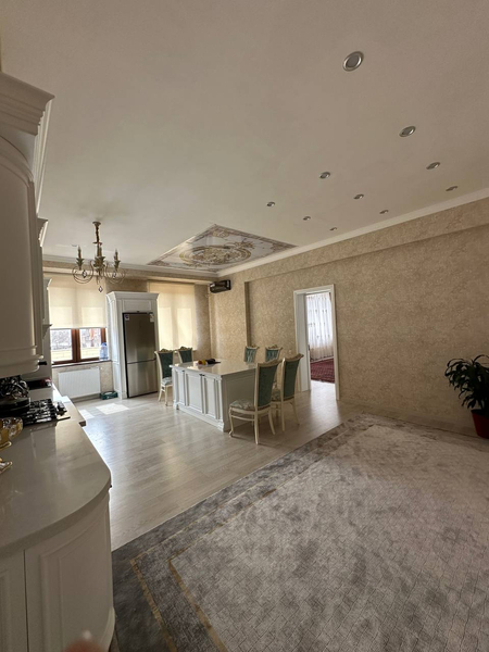 Гавхари  продается 300 кв² в центре го на Алайких
