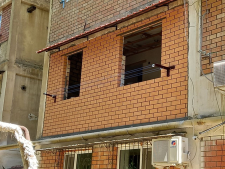 Делаю Кладку балкона, установка казырьков.