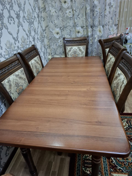 Стол со стульями