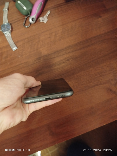 Iphone 11 hech qati alishmagan karopka dakement bor