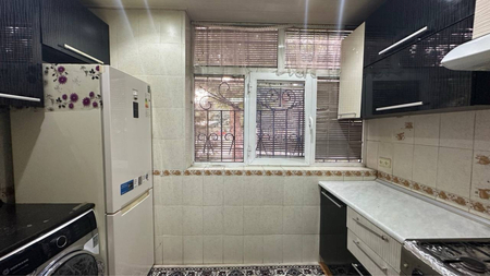 Продается квартира на 1 этаже можно и под бизнес под офис.