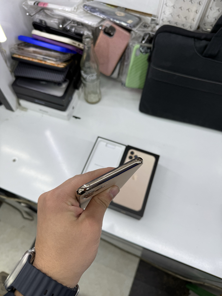 iphone 11 pro max sotiladi bez feys