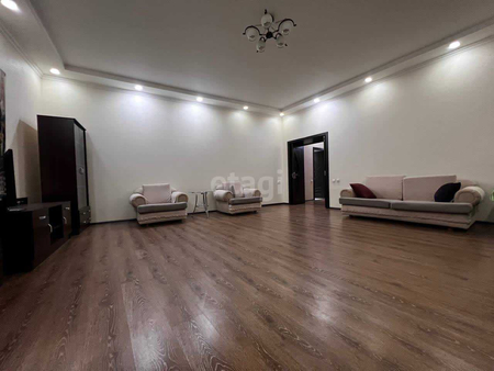 Мирабад, Сталинка 4/3/3 кирпич, 110 м², ор-р стадион Локомотив