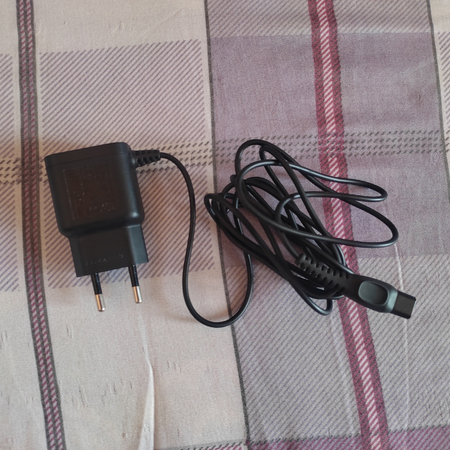 Продам зарядное устройство от электробритвы Philips 15v-5.4w