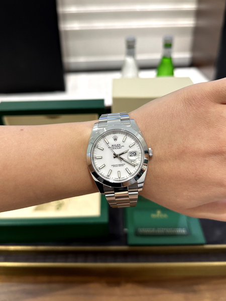 NEW Rolex Datejust Steel With White Dial 126300