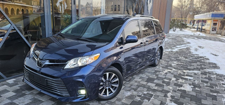 Toyota Sienna 2018 yil probek 22500 FUL