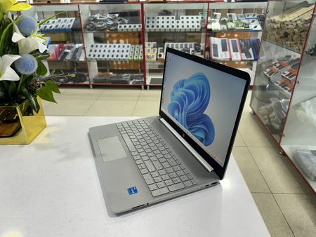 Hp core i3 12 avlod 8/256 nvme ssdlik ideal holatda soraganlar uchun